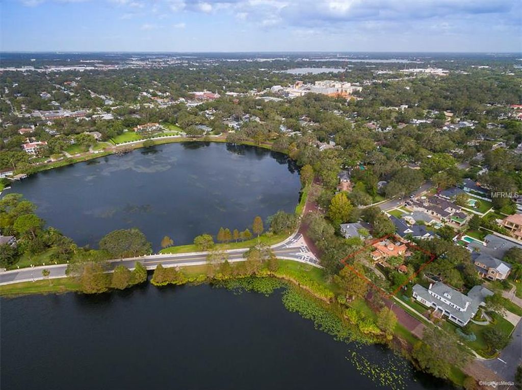 Stunning estate on Lake Ivanhoe asking over a million dollars - Bungalower