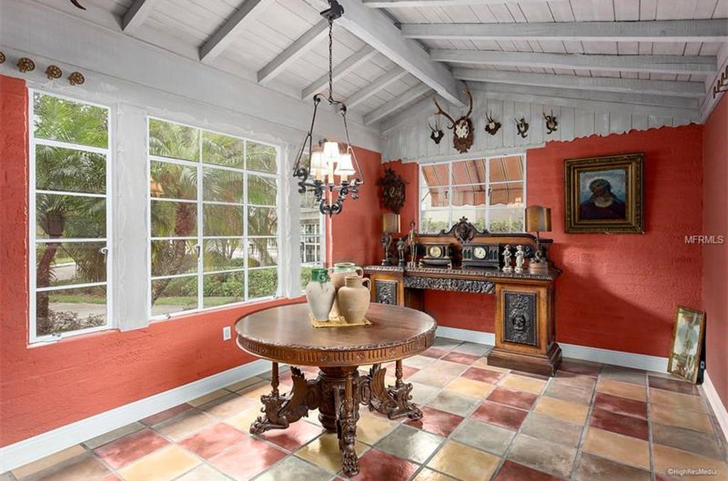 Stunning estate on Lake Ivanhoe asking over a million dollars - Bungalower